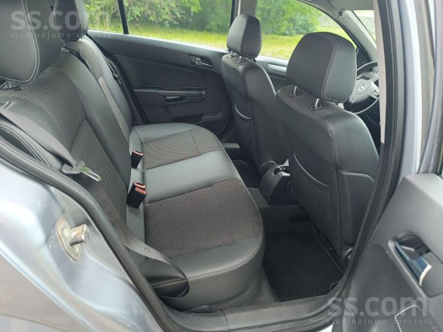 Grey Opel Astra 2009 in Jelgava, with an engine capacity of 1.70 L and mileage of 0 thousand km for 2290 €, photo 12 on AUTOMOTO.COM.LV