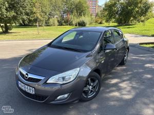 Grey Opel Astra 2009 in Pasvalys, with an engine capacity of 1.60 L and mileage of 169 thousand km for 3650 €, photo  on AUTOMOTO.COM.LV