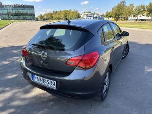 Grey Opel Astra 2009 in Pasvalys, with an engine capacity of 1.60 L and mileage of 169 thousand km for 3650 €, photo 5 on AUTOMOTO.COM.LV