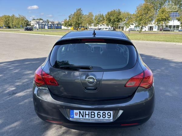 Grey Opel Astra 2009 in Pasvalys, with an engine capacity of 1.60 L and mileage of 169 thousand km for 3650 €, photo 6 on AUTOMOTO.COM.LV