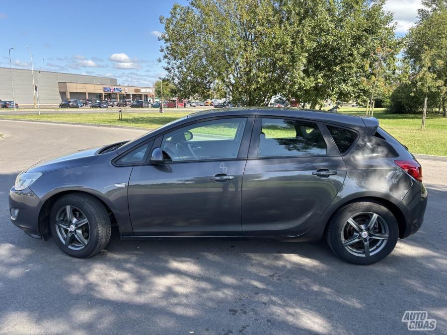 Grey Opel Astra 2009 in Pasvalys, with an engine capacity of 1.60 L and mileage of 169 thousand km for 3650 €, photo 8 on AUTOMOTO.COM.LV