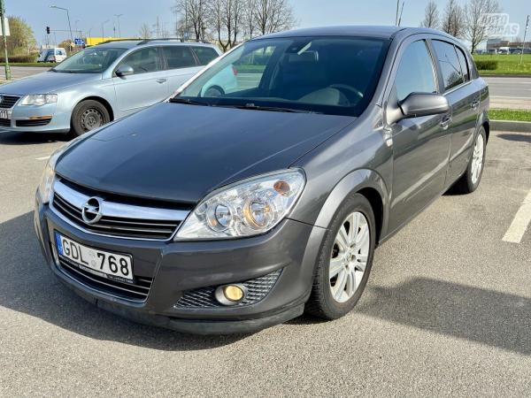 Grey Opel Astra 2009 in Klaipeda, with an engine capacity of 1.70 L and mileage of 259 thousand km for 1999 €, photo 1 on AUTOMOTO.COM.LV