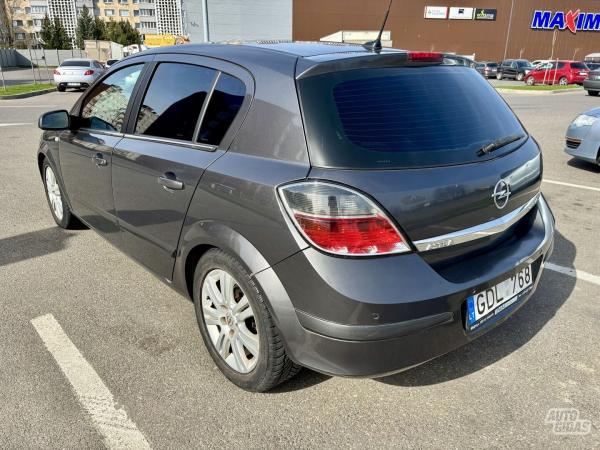 Grey Opel Astra 2009 in Klaipeda, with an engine capacity of 1.70 L and mileage of 259 thousand km for 1999 €, photo 7 on AUTOMOTO.COM.LV