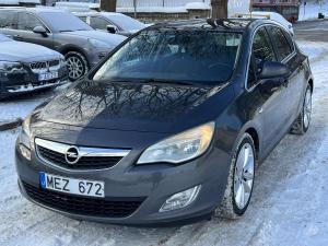 Grey Opel Astra 2009 in Vilnius, with an engine capacity of 1.69 L and mileage of 257 thousand km for 4000 €, photo  on AUTOMOTO.COM.LV