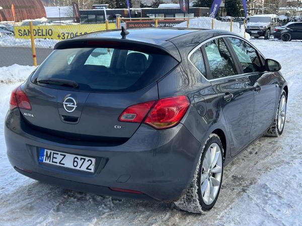 Grey Opel Astra 2009 in Vilnius, with an engine capacity of 1.69 L and mileage of 257 thousand km for 4000 €, photo 4 on AUTOMOTO.COM.LV