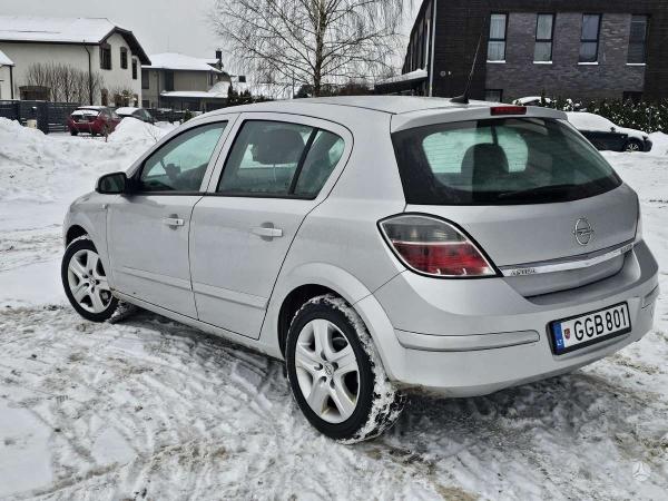Pelēks Opel Astra 2009 Viļņa, ar dzinēja tilpumu 1.91 L un nobraukumu 180 tūkst. km par 2500 €, foto 4 vietnē AUTOMOTO.COM.LV