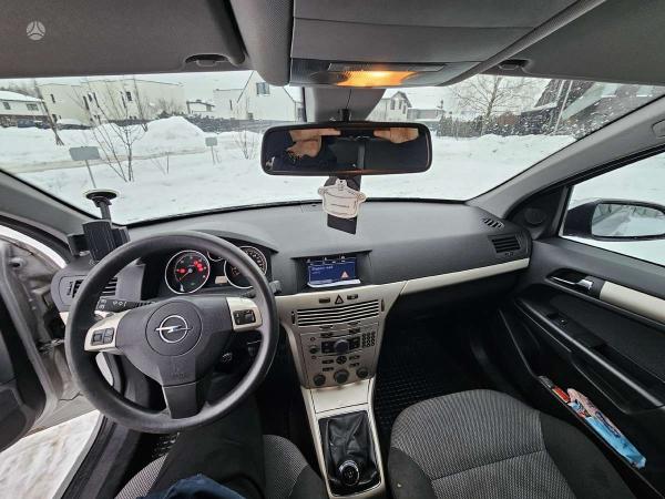 Pelēks Opel Astra 2009 Viļņa, ar dzinēja tilpumu 1.91 L un nobraukumu 180 tūkst. km par 2500 €, foto 7 vietnē AUTOMOTO.COM.LV