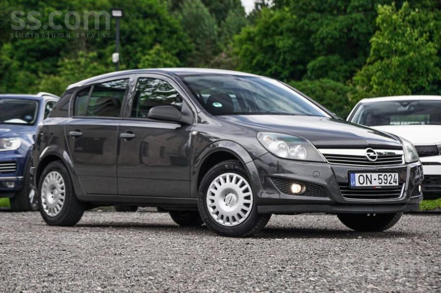 Pelēks Opel Astra 2009 Rīga, ar dzinēja tilpumu 1.60 L un nobraukumu 205 tūkst. km par 2790 €, foto 3 vietnē AUTOMOTO.COM.LV