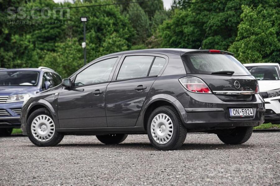Pelēks Opel Astra 2009 Rīga, ar dzinēja tilpumu 1.60 L un nobraukumu 205 tūkst. km par 2790 €, foto 4 vietnē AUTOMOTO.COM.LV