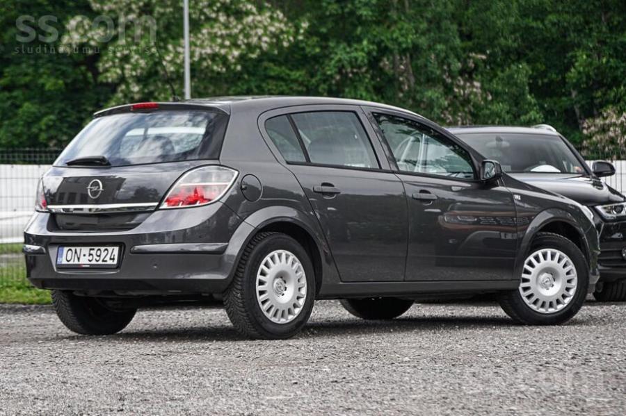 Pelēks Opel Astra 2009 Rīga, ar dzinēja tilpumu 1.60 L un nobraukumu 205 tūkst. km par 2790 €, foto 5 vietnē AUTOMOTO.COM.LV