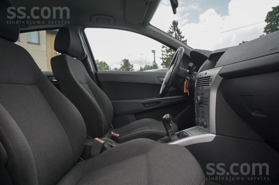 Pelēks Opel Astra 2009 Rīga, ar dzinēja tilpumu 1.60 L un nobraukumu 205 tūkst. km par 2790 €, foto 6 vietnē AUTOMOTO.COM.LV