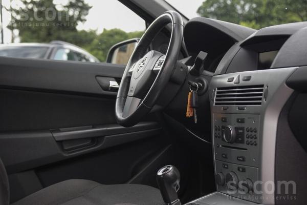 Grey Opel Astra 2009 in Riga, with an engine capacity of 1.60 L and mileage of 205 thousand km for 2790 €, photo 6 on AUTOMOTO.COM.LV