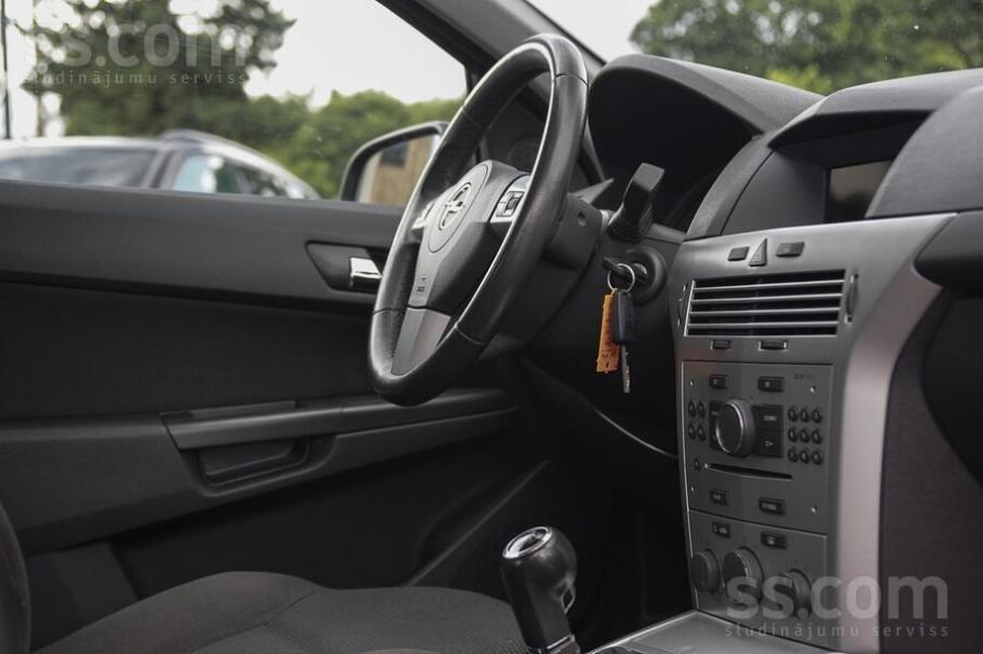 Pelēks Opel Astra 2009 Rīga, ar dzinēja tilpumu 1.60 L un nobraukumu 205 tūkst. km par 2790 €, foto 7 vietnē AUTOMOTO.COM.LV