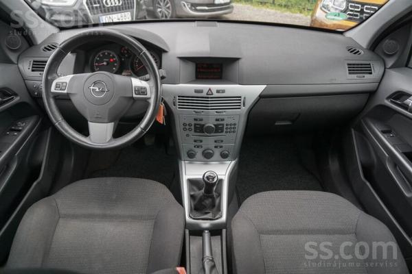 Grey Opel Astra 2009 in Riga, with an engine capacity of 1.60 L and mileage of 205 thousand km for 2790 €, photo 8 on AUTOMOTO.COM.LV