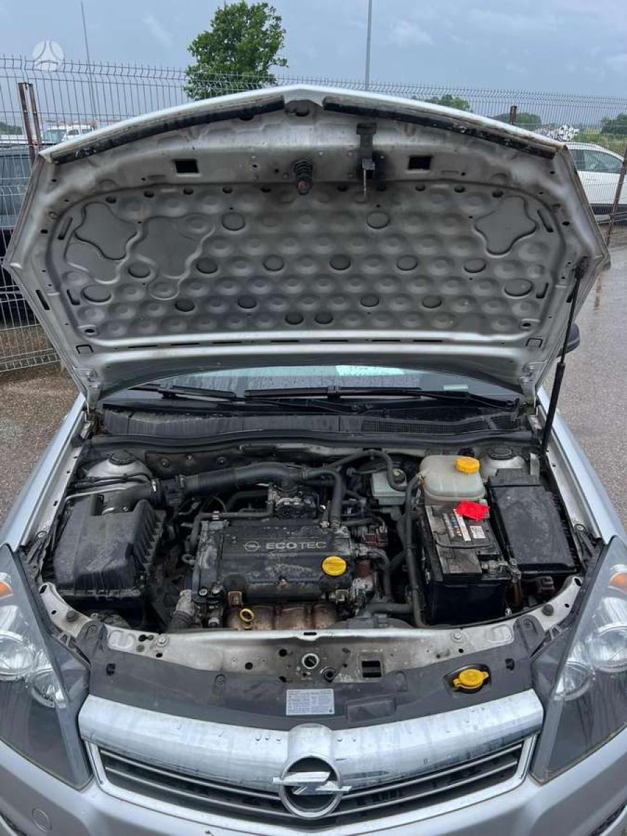 Pelēks Opel Astra 2009 Marijampole, ar dzinēja tilpumu 1.40 L un nobraukumu 18 tūkst. km par 1750 €, foto 5 vietnē AUTOMOTO.COM.LV