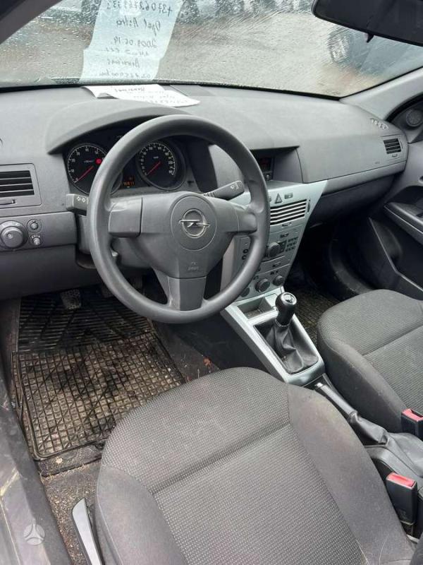Pelēks Opel Astra 2009 Marijampole, ar dzinēja tilpumu 1.40 L un nobraukumu 18 tūkst. km par 1750 €, foto 5 vietnē AUTOMOTO.COM.LV