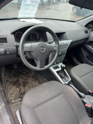 Pelēks Opel Astra 2009 Marijampole, ar dzinēja tilpumu 1.40 L un nobraukumu 18 tūkst. km par 1750 €, foto 6 vietnē AUTOMOTO.COM.LV