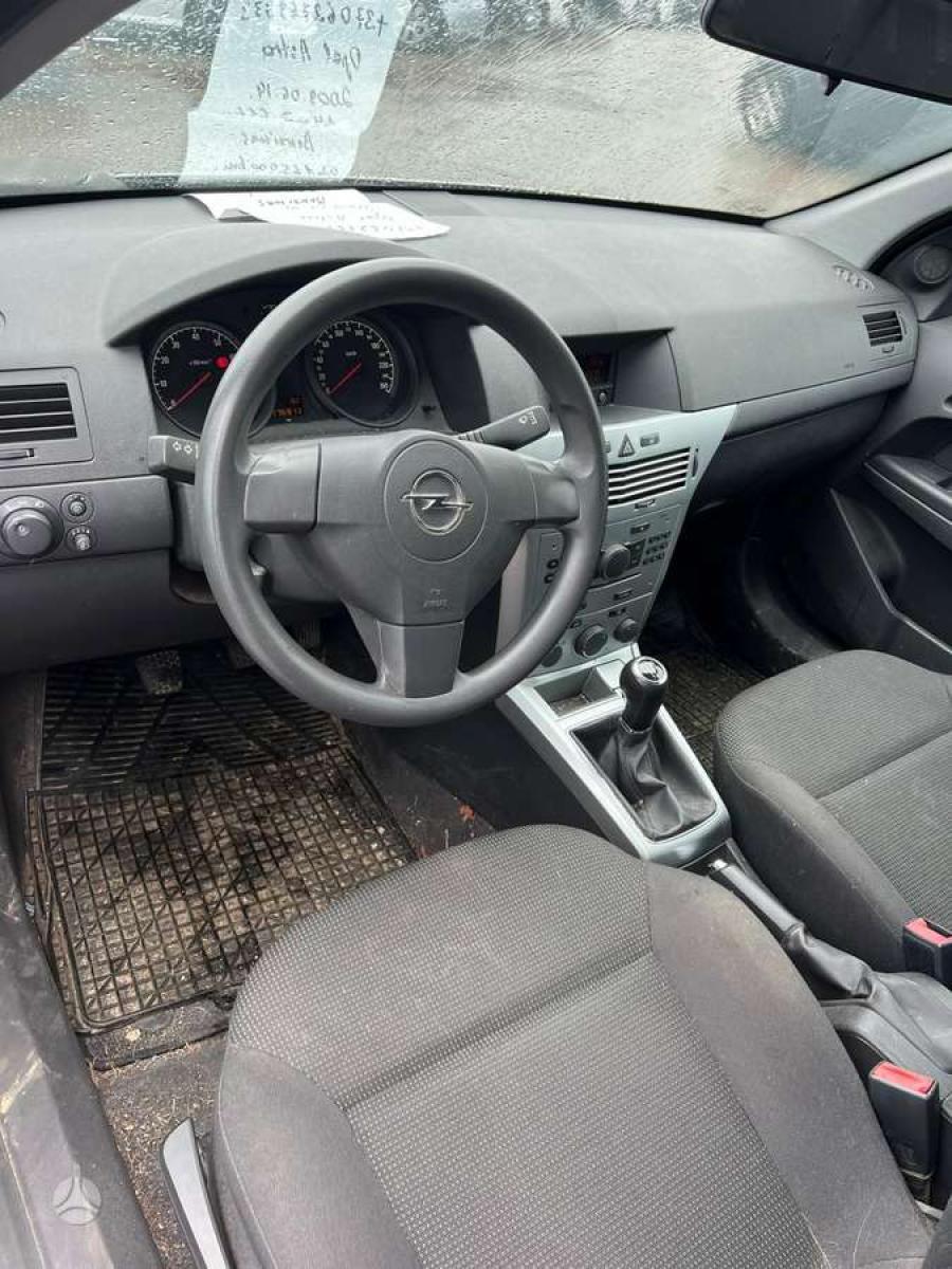 Pelēks Opel Astra 2009 Marijampole, ar dzinēja tilpumu 1.40 L un nobraukumu 18 tūkst. km par 1750 €, foto 6 vietnē AUTOMOTO.COM.LV
