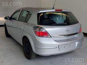 Grey Opel Astra 2009 in Cesis, with an engine capacity of 1.60 L and mileage of 0 thousand km for 2990 €, photo 4 on AUTOMOTO.COM.LV