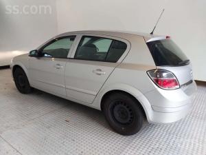 Grey Opel Astra 2009 in Cesis, with an engine capacity of 1.60 L and mileage of 0 thousand km for 2990 €, photo 10 on AUTOMOTO.COM.LV