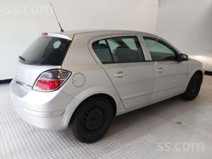 Grey Opel Astra 2009 in Cesis, with an engine capacity of 1.60 L and mileage of 0 thousand km for 2990 €, photo 11 on AUTOMOTO.COM.LV