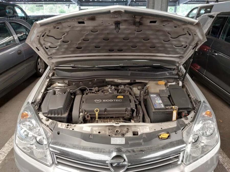 Grey Opel Astra 2009 in Cesis, with an engine capacity of 1.60 L and mileage of 0 thousand km for 2990 €, photo 13 on AUTOMOTO.COM.LV