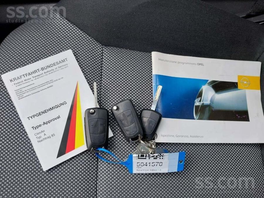 Grey Opel Astra 2009 in Cesis, with an engine capacity of 1.60 L and mileage of 0 thousand km for 2990 €, photo 17 on AUTOMOTO.COM.LV