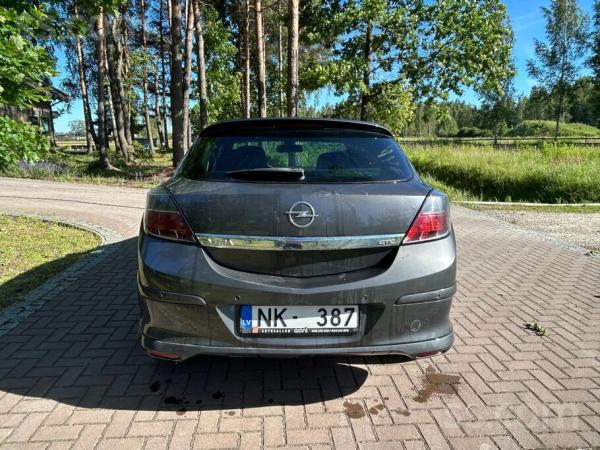 Grey Opel Astra 2009 in Bauska, with an engine capacity of 1.70 L and mileage of 250 thousand km for 2500 €, photo 3 on AUTOMOTO.COM.LV