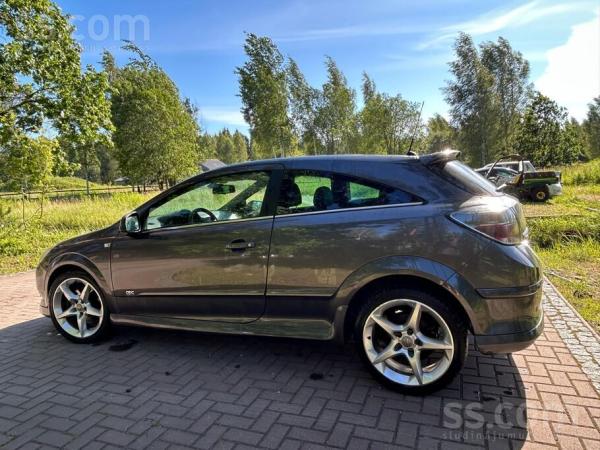 Grey Opel Astra 2009 in Bauska, with an engine capacity of 1.70 L and mileage of 250 thousand km for 2500 €, photo 4 on AUTOMOTO.COM.LV