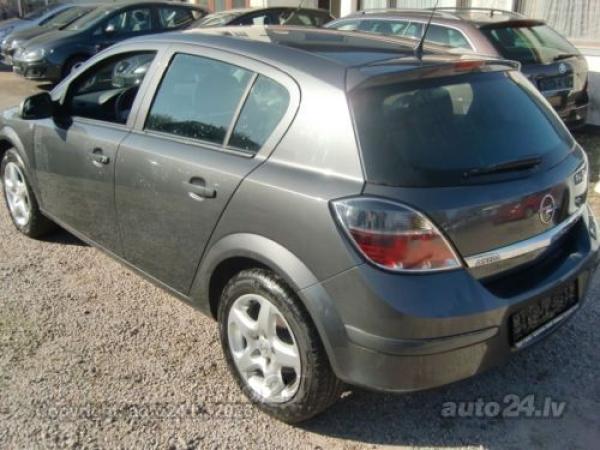 Grey Opel Astra 2009 in Tallinn, with an engine capacity of 1.40 L and mileage of 139 thousand km for 2000 €, photo 3 on AUTOMOTO.COM.LV