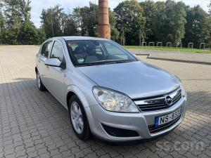 Grey Opel Astra 2009 in Saldus, with an engine capacity of 1.30 L and mileage of 247 thousand km for 2590 €, photo 4 on AUTOMOTO.COM.LV
