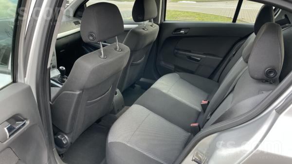 Grey Opel Astra 2009 in Saldus, with an engine capacity of 1.30 L and mileage of 247 thousand km for 2590 €, photo 9 on AUTOMOTO.COM.LV