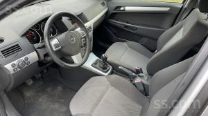 Grey Opel Astra 2009 in Saldus, with an engine capacity of 1.30 L and mileage of 247 thousand km for 2590 €, photo 12 on AUTOMOTO.COM.LV