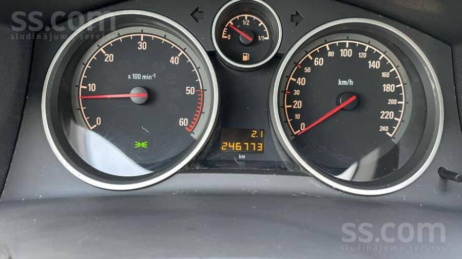 Grey Opel Astra 2009 in Saldus, with an engine capacity of 1.30 L and mileage of 247 thousand km for 2590 €, photo 16 on AUTOMOTO.COM.LV