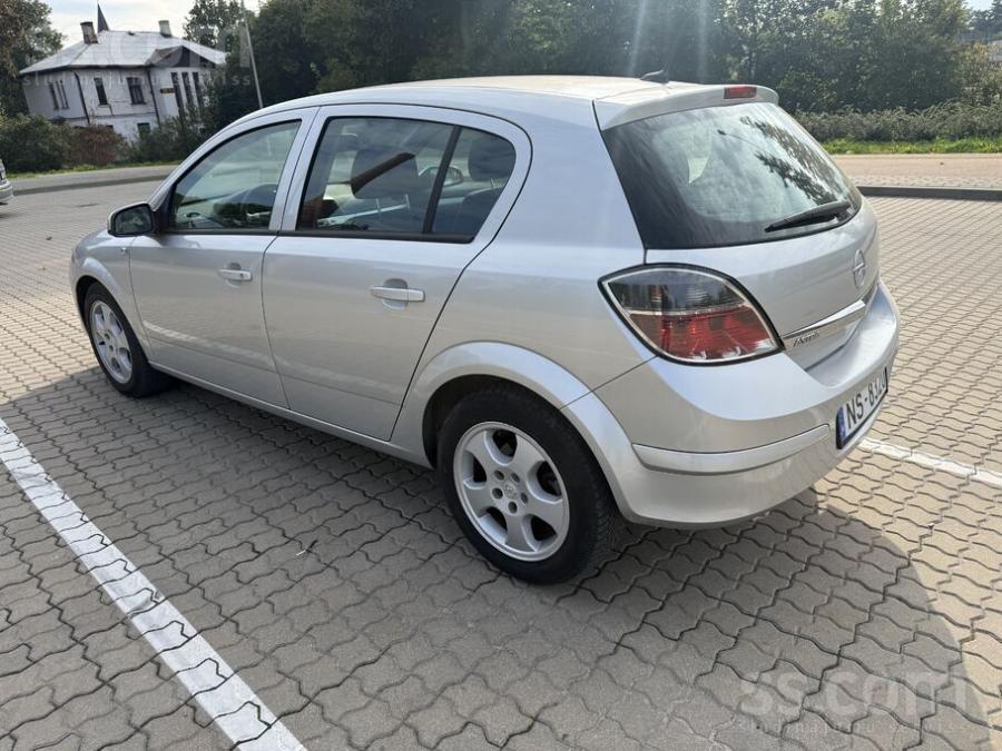 Grey Opel Astra 2009 in Saldus, with an engine capacity of 1.30 L and mileage of 247 thousand km for 2590 €, photo 19 on AUTOMOTO.COM.LV