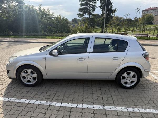 Grey Opel Astra 2009 in Saldus, with an engine capacity of 1.30 L and mileage of 247 thousand km for 2590 €, photo 5 on AUTOMOTO.COM.LV