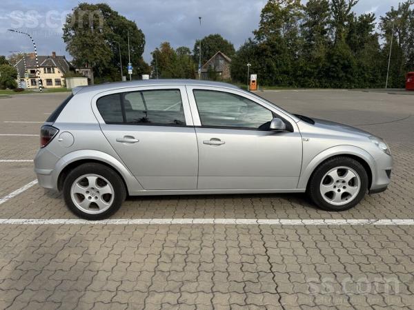 Grey Opel Astra 2009 in Saldus, with an engine capacity of 1.30 L and mileage of 247 thousand km for 2590 €, photo 6 on AUTOMOTO.COM.LV