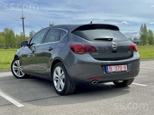 Pelēks Opel Astra 2010 Cēsis, ar dzinēja tilpumu 2.00 L un nobraukumu 266 tūkst. km par 1390 €, foto 2 vietnē AUTOMOTO.COM.LV