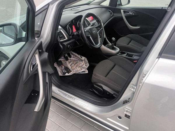 Grey Opel Astra 2010 in Marijampole, with an engine capacity of 1.69 L and mileage of 263 thousand km for 3250 €, photo 11 on AUTOMOTO.COM.LV