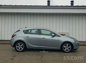 Grey Opel Astra 2010 in Riga, with an engine capacity of 1.70 L and mileage of 238 thousand km for 2290 €, photo 5 on AUTOMOTO.COM.LV