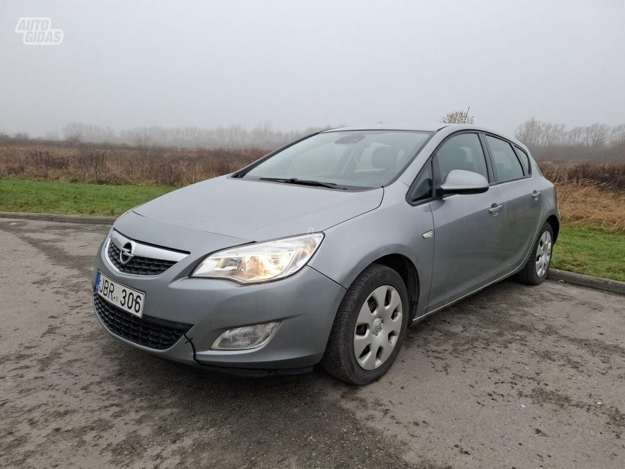 Grey Opel Astra 2010 in Siauliai, with an engine capacity of 1.40 L and mileage of 201 thousand km for 1950 €, photo 1 on AUTOMOTO.COM.LV