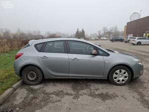 Grey Opel Astra 2010 in Siauliai, with an engine capacity of 1.40 L and mileage of 201 thousand km for 1950 €, photo 3 on AUTOMOTO.COM.LV