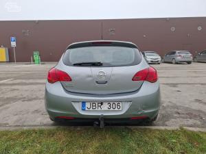 Grey Opel Astra 2010 in Siauliai, with an engine capacity of 1.40 L and mileage of 201 thousand km for 1950 €, photo 6 on AUTOMOTO.COM.LV