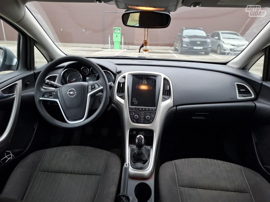 Grey Opel Astra 2010 in Siauliai, with an engine capacity of 1.40 L and mileage of 201 thousand km for 1950 €, photo 9 on AUTOMOTO.COM.LV