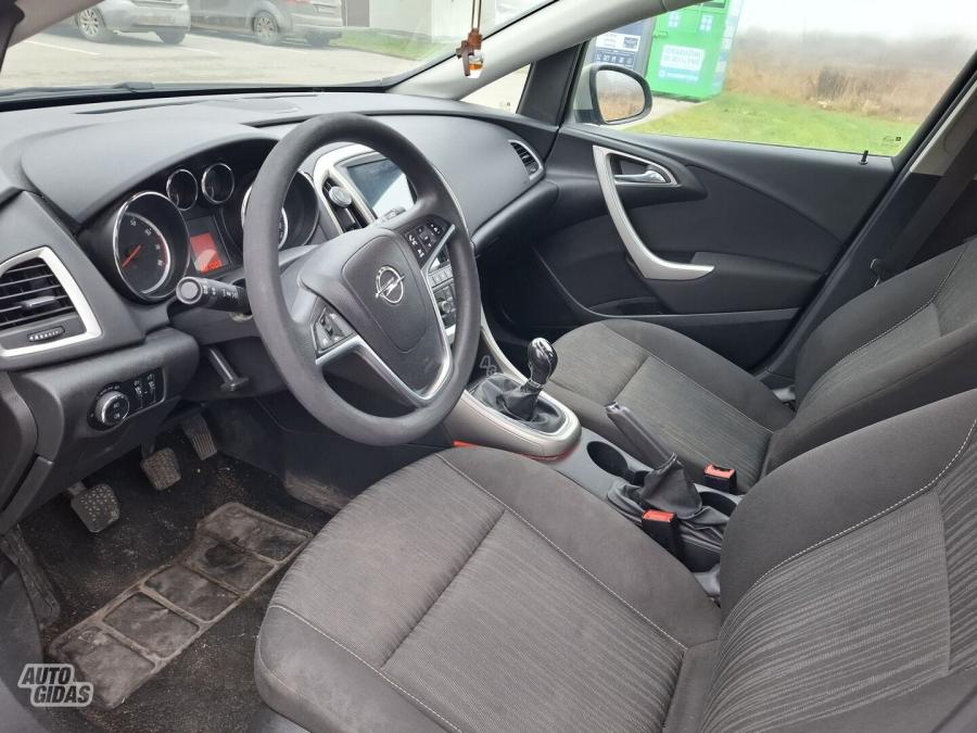 Grey Opel Astra 2010 in Siauliai, with an engine capacity of 1.40 L and mileage of 201 thousand km for 1950 €, photo 12 on AUTOMOTO.COM.LV