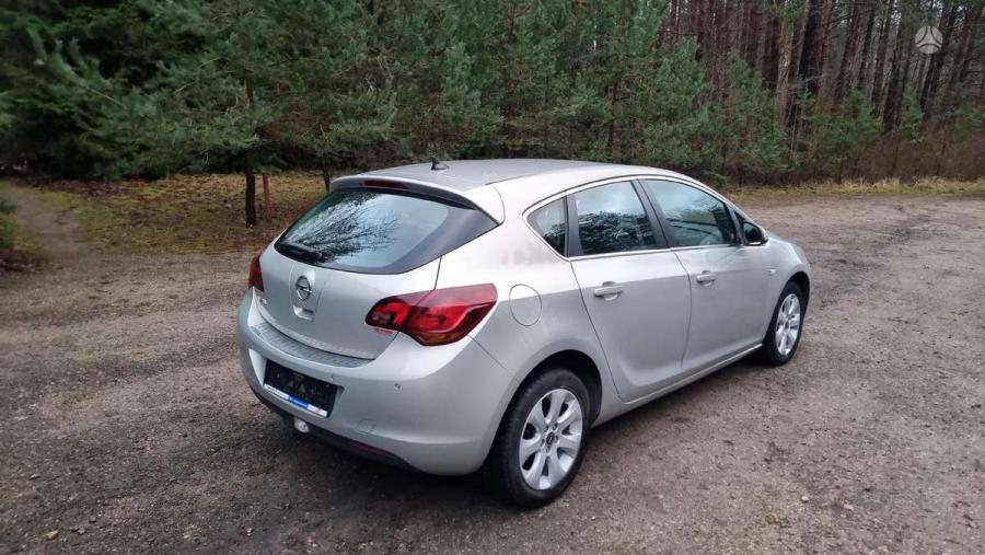 Grey Opel Astra 2010 in Vilnius, with an engine capacity of 1.60 L and mileage of 87 thousand km for 5650 €, photo 25 on AUTOMOTO.COM.LV