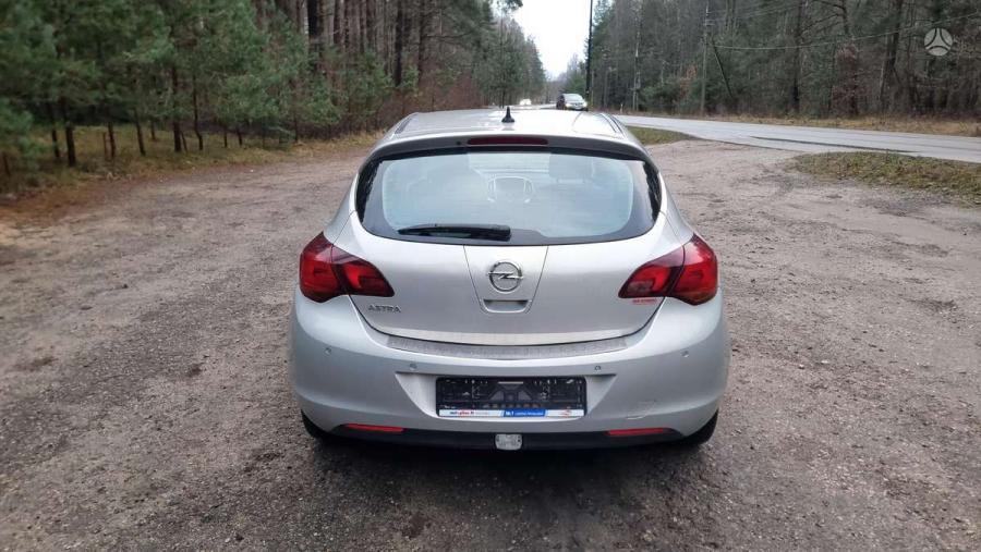 Grey Opel Astra 2010 in Vilnius, with an engine capacity of 1.60 L and mileage of 87 thousand km for 5650 €, photo 26 on AUTOMOTO.COM.LV
