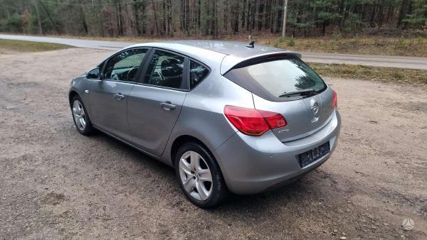 Grey Opel Astra 2010 in Vilnius, with an engine capacity of 1.60 L and mileage of 129 thousand km for 4999 €, photo 10 on AUTOMOTO.COM.LV