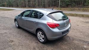 Grey Opel Astra 2010 in Vilnius, with an engine capacity of 1.60 L and mileage of 129 thousand km for 4999 €, photo 10 on AUTOMOTO.COM.LV