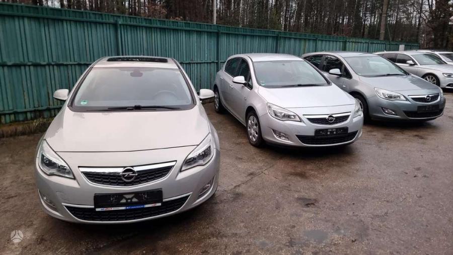Grey Opel Astra 2010 in Vilnius, with an engine capacity of 1.60 L and mileage of 129 thousand km for 4999 €, photo 22 on AUTOMOTO.COM.LV
